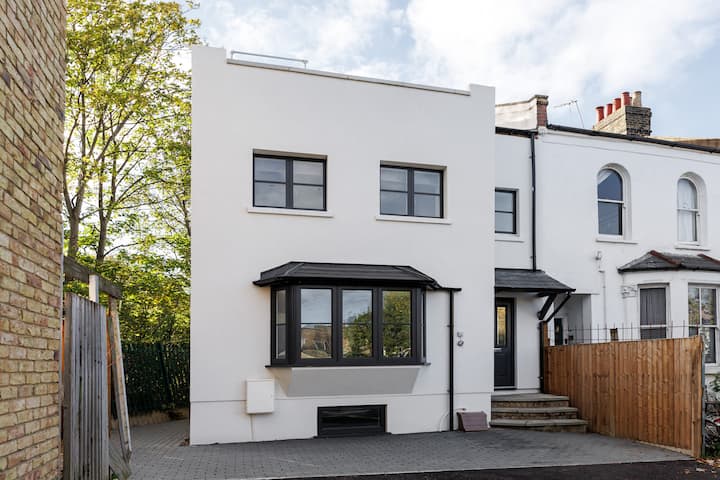 Brand New, Interior Designed House With Terrace - Londres