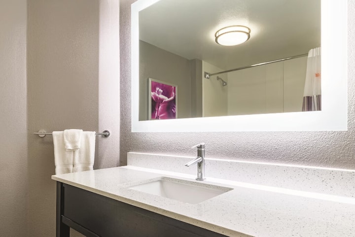 1 King Deluxe| La Quinta Alexandria| Free Shuttle - Alexandria, LA