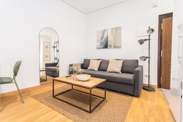 Plaza Mayor Stay – Cool & Luminous - Madrid