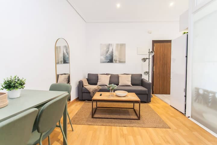 Ideal Apartment In Plaza Mayor With Balconies - Madrid