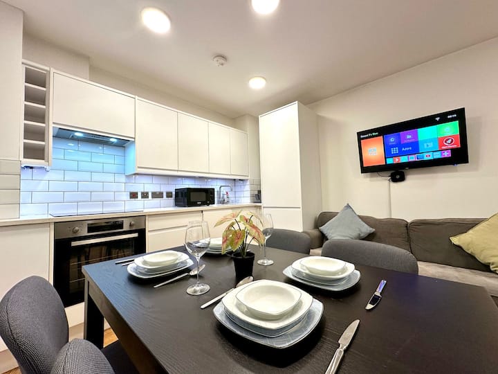 Modern Entire Flat In City Centre - 