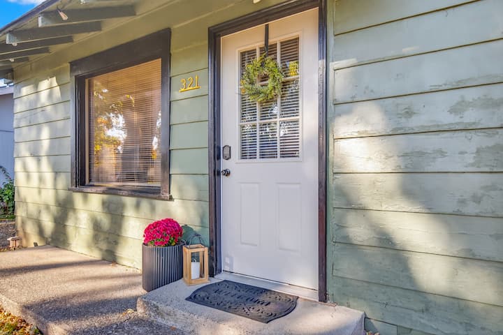 Cozy Normal Hill Retreat - Lewiston