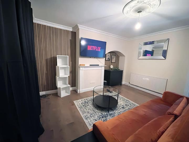 Modern 2 Bed House | 15% Monthly Off | Dagenham - Barking