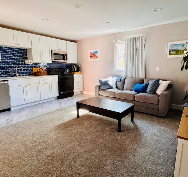 The Bluebird Flat - Centrally Located Apartment - Denver, CO