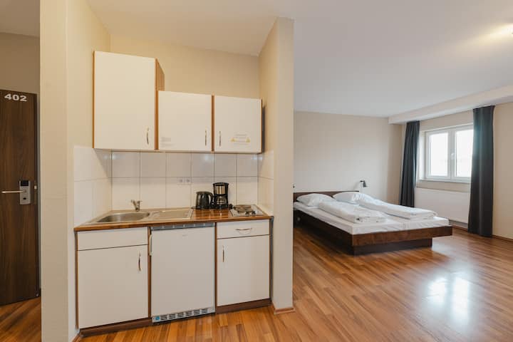 Private 3 Bed Apartment Room - Leipzig