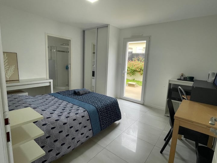 Chambre Spacieuse Avec Petit Jardin Et Sdb Privée - Vigneux-de-Bretagne