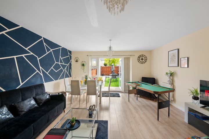 House- Contractors/families/business/with Parking - Reading