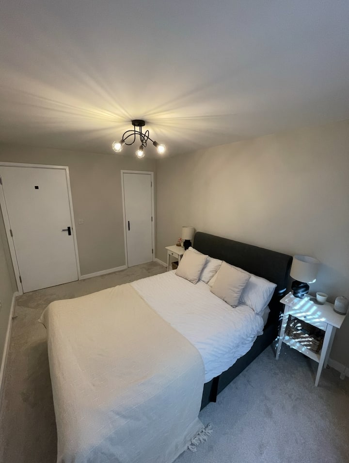 Double Room In Cosy 2-bed Flat - Enfield