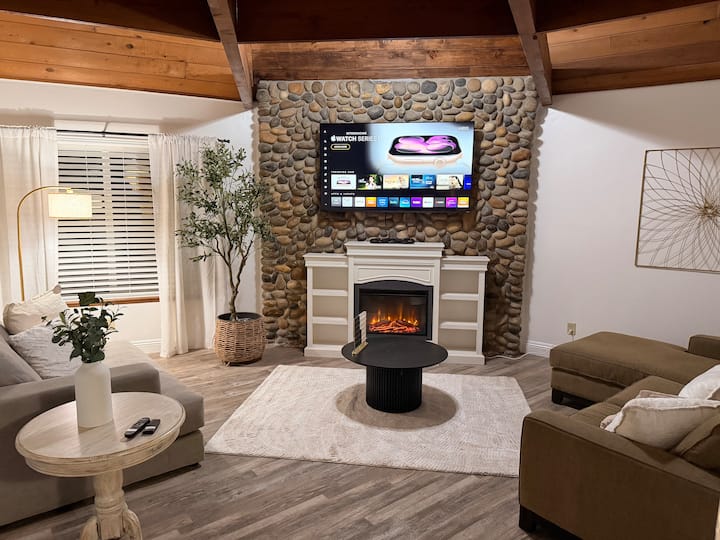 Visalia Modern Farmhouse Cabin_gateway To Sequoia - Visalia, CA