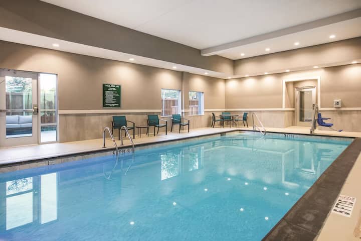 La Quinta Dallas Richardson | Family Room - Dallas, TX