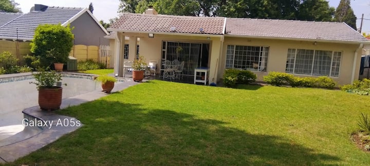 Cosy Home Close To All Amenities In Randburg Area - Johannesburg