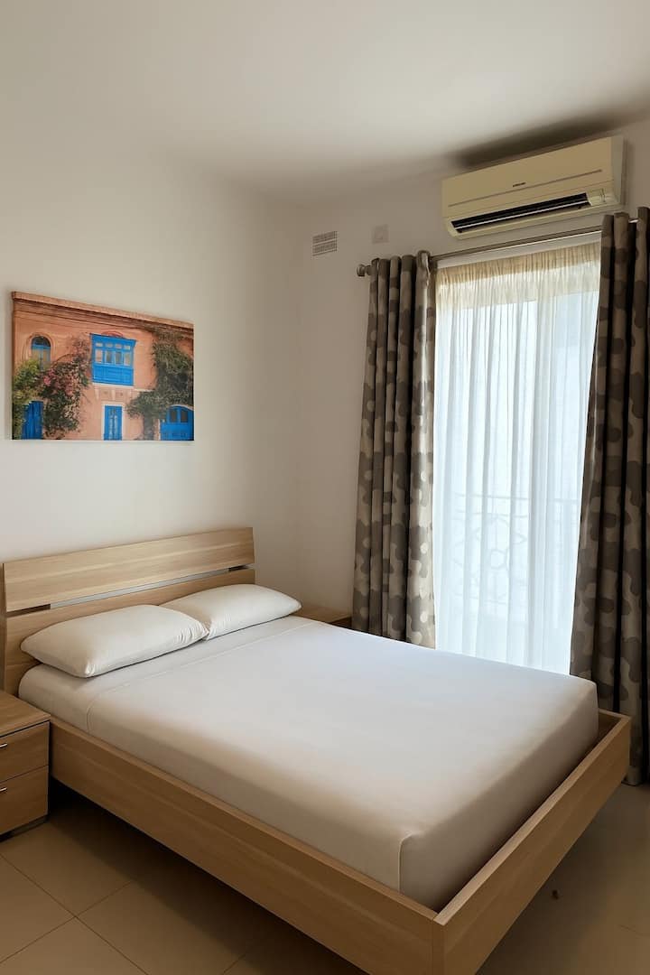 Sliema St Julian's Border 3br 2 Bath - Málta
