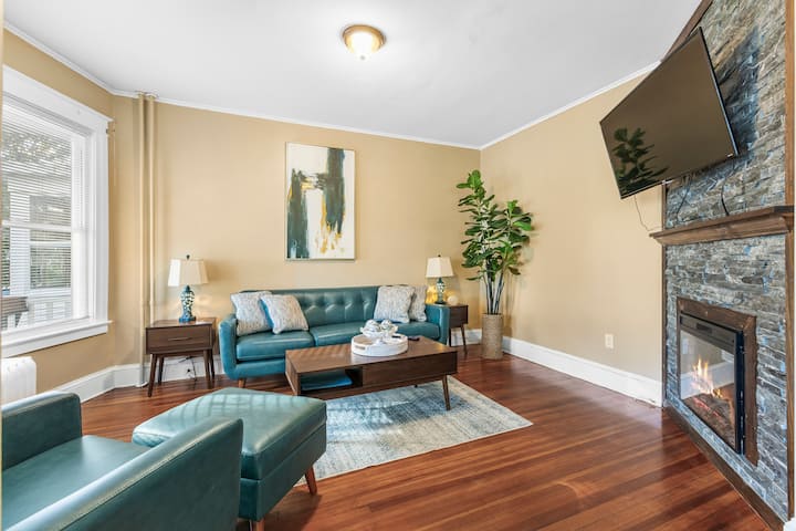 'The Morris Home' Private Bedroom 5 / 2 Full Bath - Albany, NY