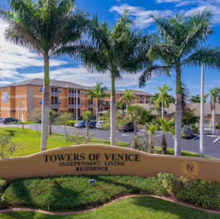 #235 Front View Apartment - Venice Beach, FL