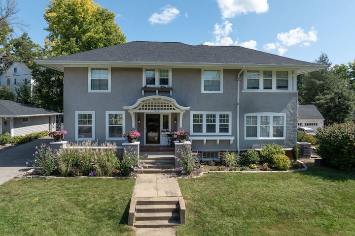 The Crescent House - Cedar Rapids, IA