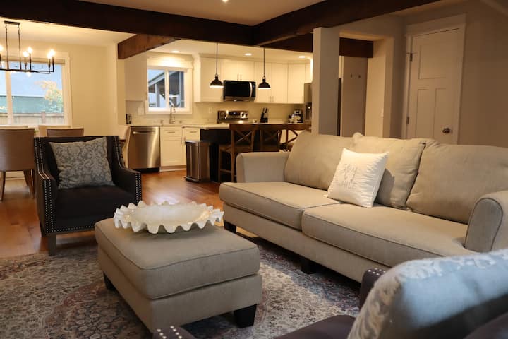 Charming 4-bed Family Home In Quiet Bothell - Bothell, WA