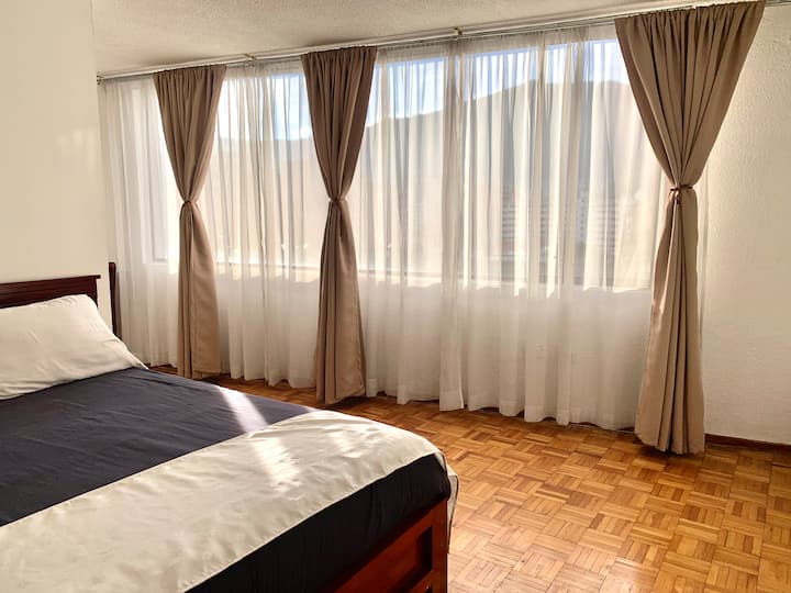 Suite Frente Al Volcán En Quito, Sin Parqueadero. - Quito (Ecuador)