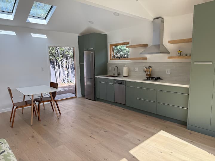 Studio In Santa Monica - Santa Monica, CA