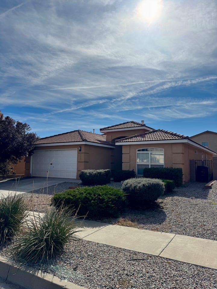Family-friendly 4br Home W/ Game Room & Patio - Albuquerque, NM