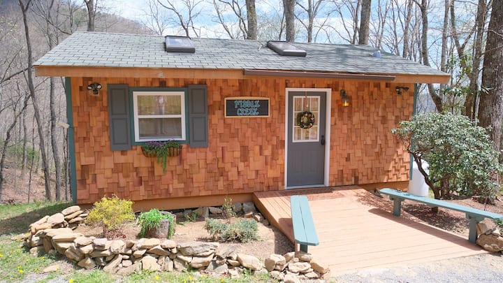 Classy Cabin With Private Deck On The Mountain - Black Mountain, NC