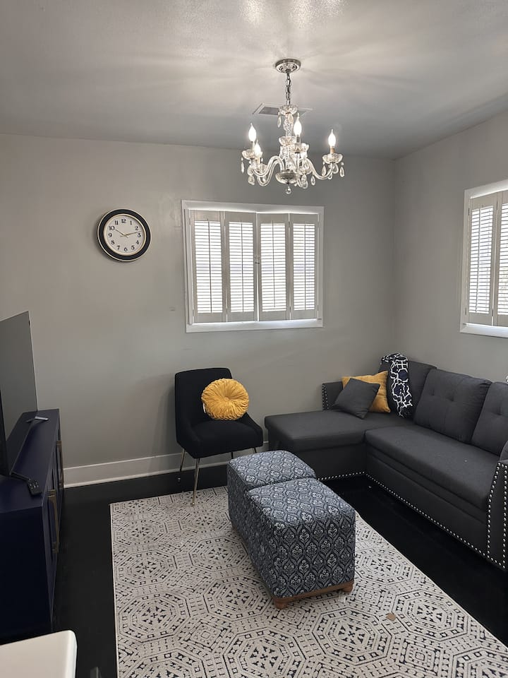 The Nest On Main - Carbondale, IL