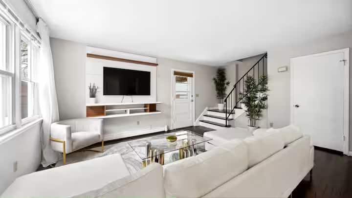 Upscale 3br Ny Home| Free Parking + Prime Location - White Plains, NY