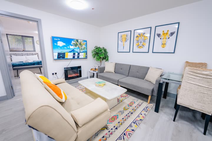 New 2br 2bath Apartment |Fast Wifi | Free Parking - Cardiff