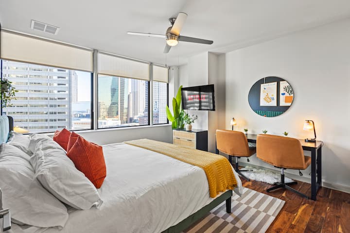 King Bed + Stunning Downtown City Views +2br/2ba - Dallas