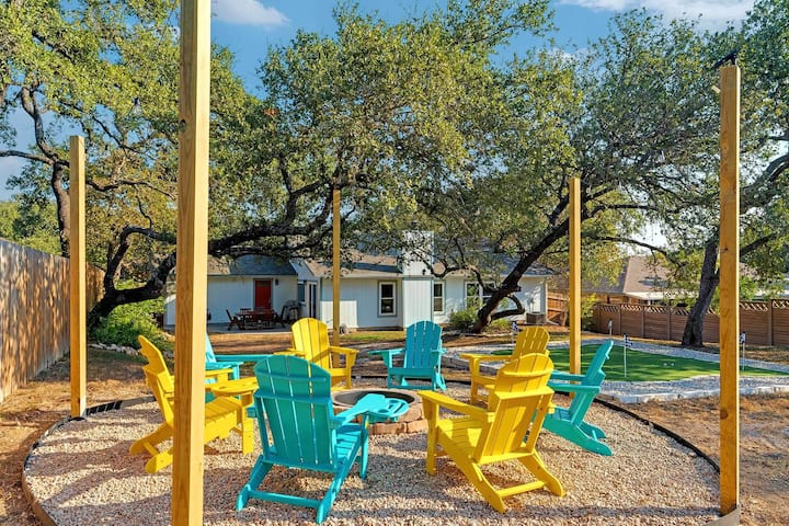 Mini Golf, Arcade & Fire Pit! San Antonio Home - San Antonio, TX