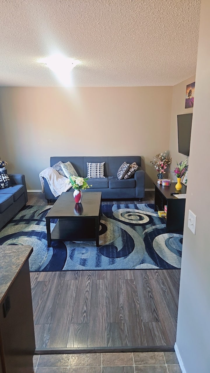 A Comfortable And Neat 3 Bedroom House - Airdrie