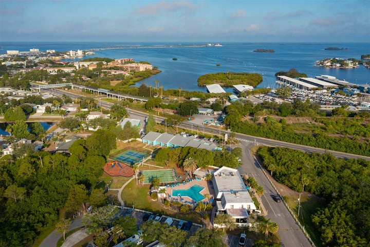 Sun Retreats Dunedin Hotel Room - Dunedin, FL