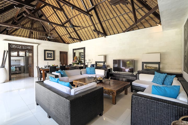 Superb And Elegant Villa  Close To The Beach - Bali