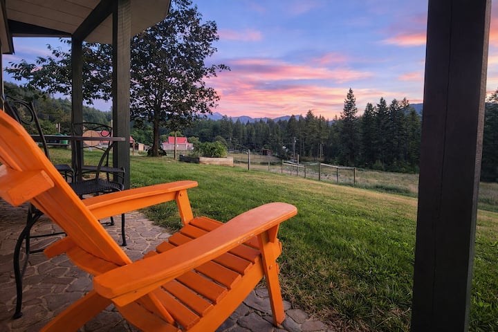Riverview Villa Adult Guesthouse, Mountain View - Creston