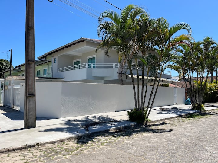 Sobrado Com Piscina A 06 Quadras Da Praia Central - Guaratuba