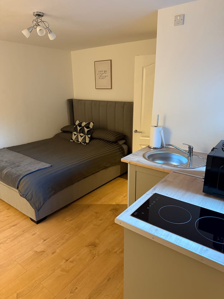 The Independent Studio - Hounslow