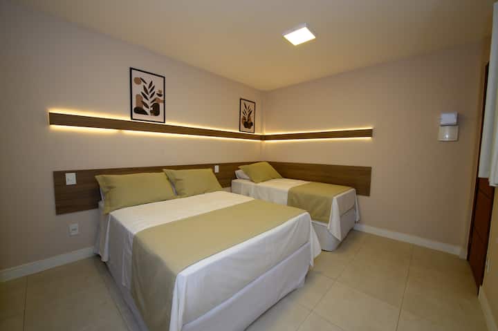 Quarto Triplo C/ Varanda 1 Cama Casal + 1 Solteiro - Rio de Janeiro