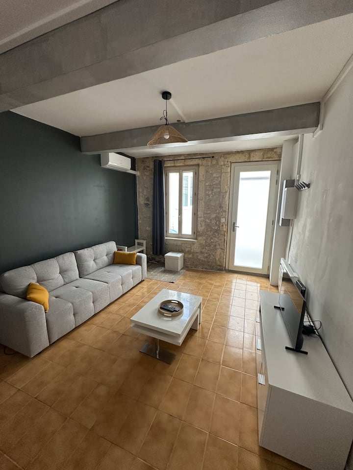 Maison De Ville Avec Terrasse à Arles - Arles