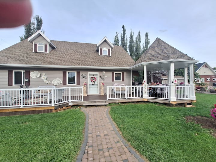 Guest House - Lacombe