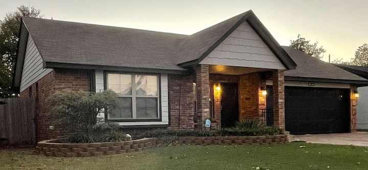 Cozy And Comfortable, In The Middle Of Ou & Okc! - Norman, OK
