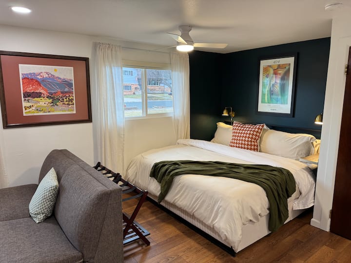 *New* Garden's Edge | Walk To Garden Of The Gods - United States