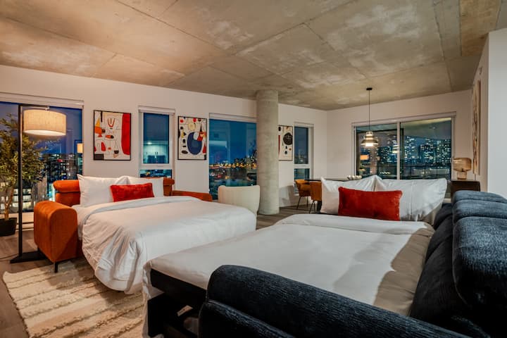 Chic Griffintown Apt | Parking - Montreal