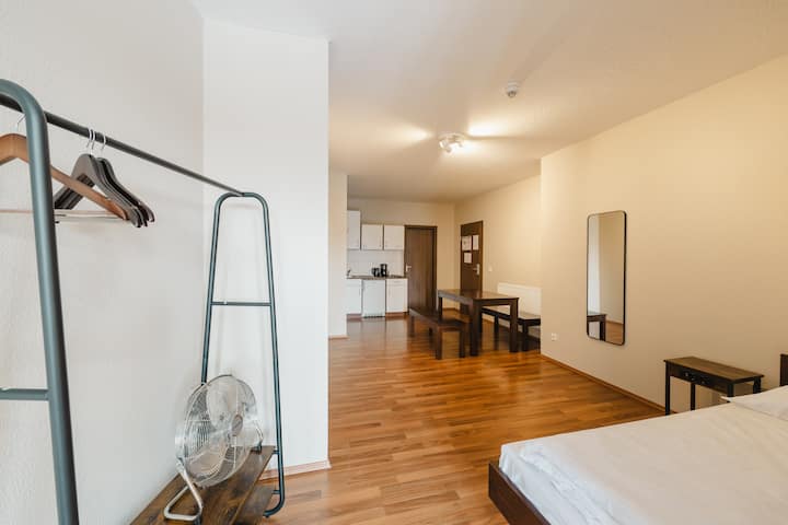 Private 4 Bed Apartment Room - Leipzig