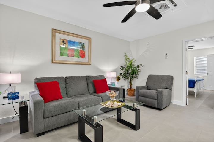 Modern 1br Suite Steps To Beach - Madeira Beach, FL