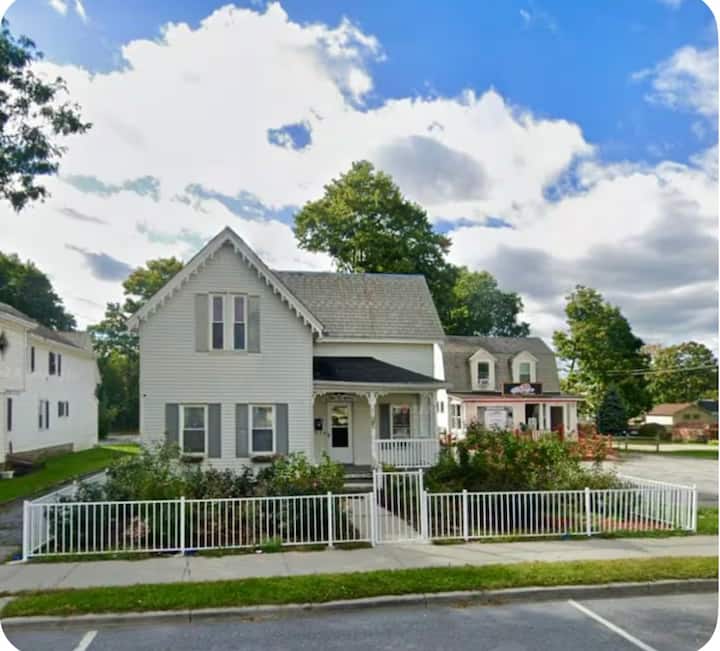 Comfortable 1 Bedroom Home In Center Of Town. - Bennington