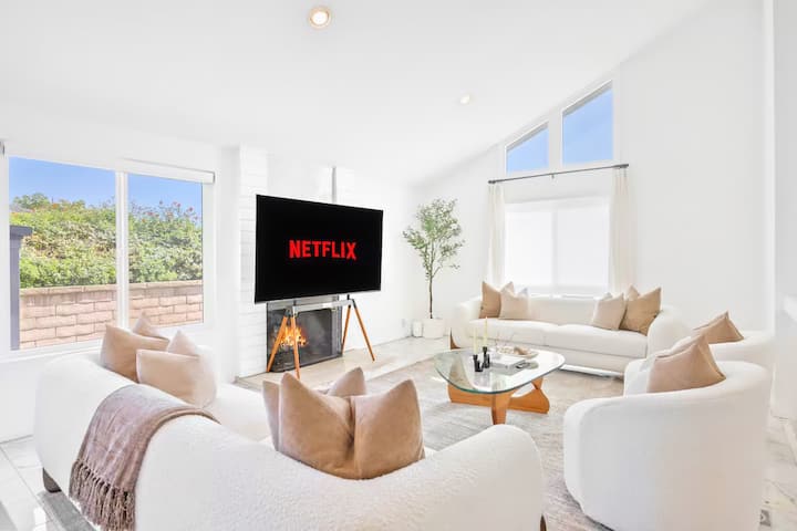 Chic 6br Retreat W/ Pool & Lounge | Mission Viejo - Lake Forest, CA