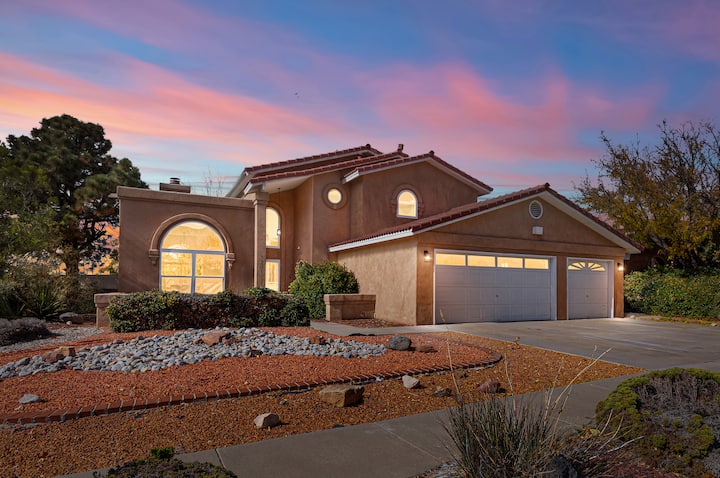 Sandia Escape - Modern Luxury Family Retreat - Albuquerque, NM