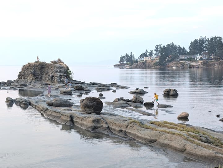 Pacific Cove Corner Escape – Double Queen Suite - Parksville