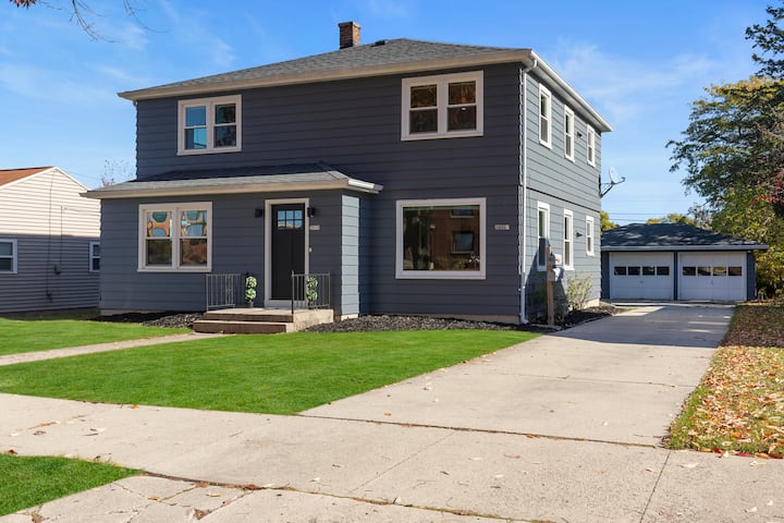 The Brightside Parisian Retreat! - Near The Lake - Sheboygan, WI