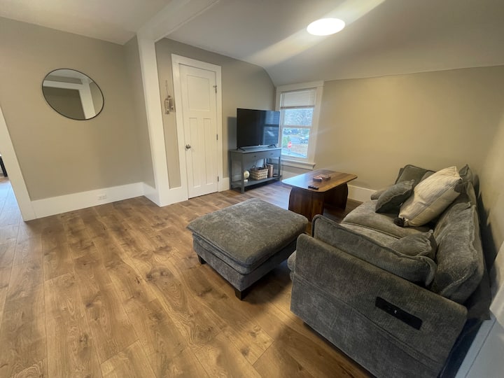 Modern Apartment In Quintessential Essex, Ct - Essex, CT