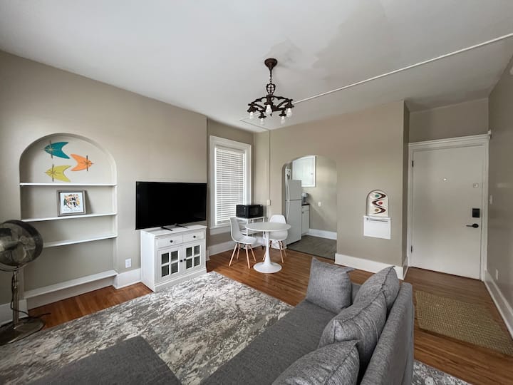 Central Historic Charm - Davenport, IA